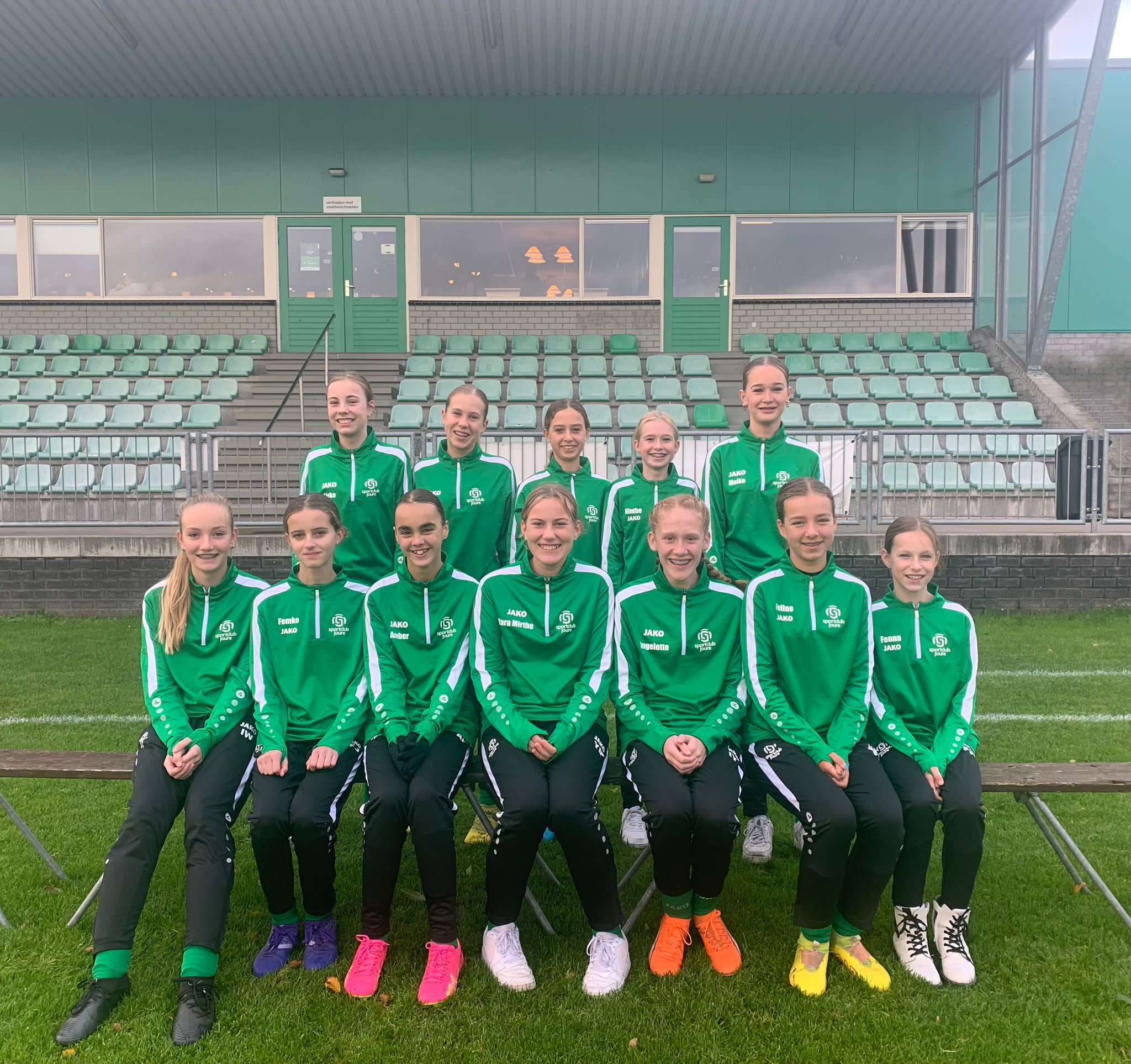 De meiden van de MO13-1 in het nieuw | SC Joure